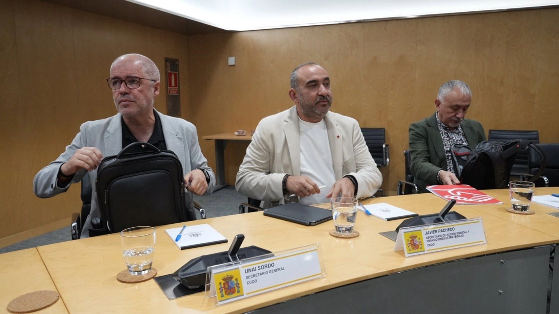 CCOO y UGT piden al Gobierno una ayuda de 300 euros y revisar el SMI ...